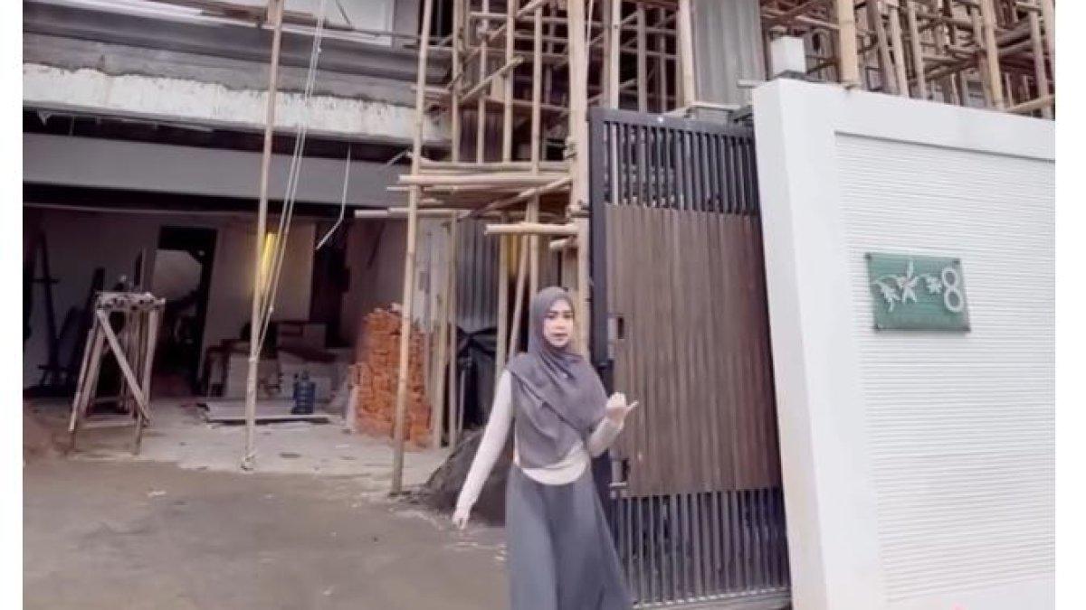 5 Potret Pembangunan Rumah Baru Ria Ricis, Kolam Renangnya Curi ...