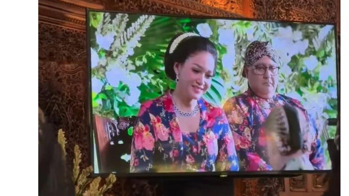 5 Potret Al Ghazali Bersimpuh Minta Restu Maia Estianty saat Siraman ...
