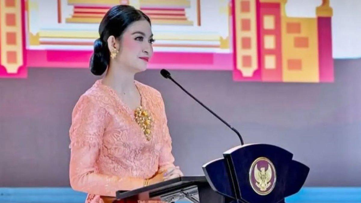 4 Penampilan Selvi Ananda Pakai Kebaya di Awal Tahun 2025, Tak Pernah ...