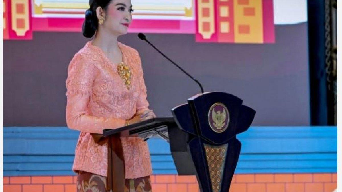 Cantiknya Selvi Ananda Dalam Balutan Kebaya Bali, Istri Gibran Tampil ...