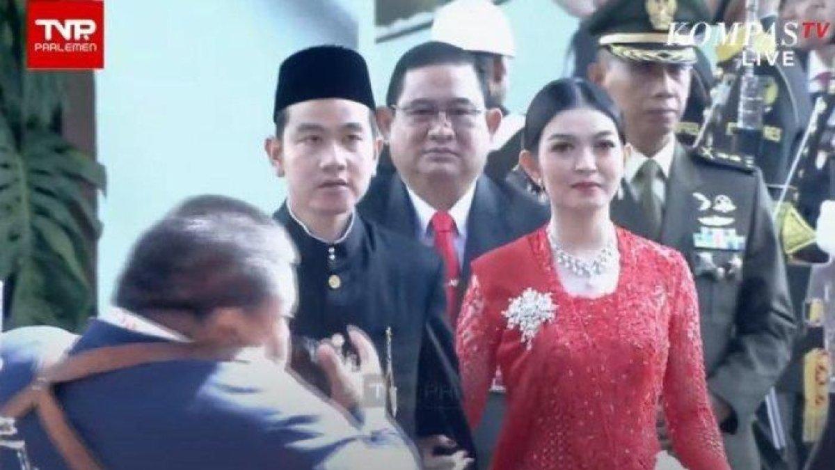 Pesona Selvi Ananda Pakai Kebaya Merah Menyala, Istri Gibran Tampil Cantik Pakai Kalung Mutiara ...