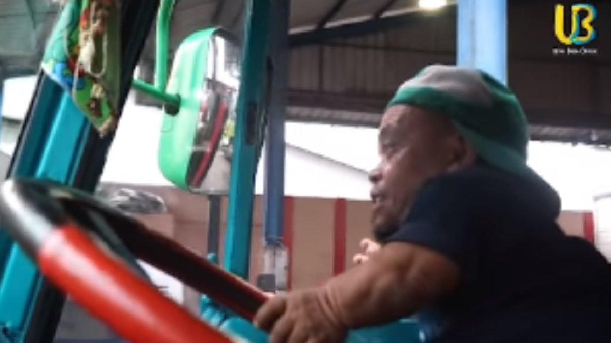 5 Potret Ucok Baba Mengemudi Truk Tronton di Jalan Raya, Lihatnya Bikin ...