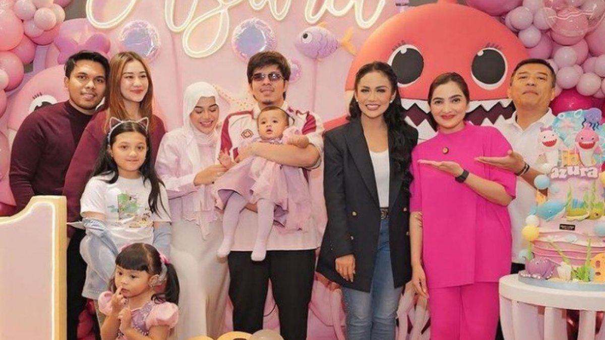 5 Potret Ulang Tahun ke-1 Azura Putri Bungsu Atta & Aurel, Tema Baby Shark, Dihadiri Gen ...
