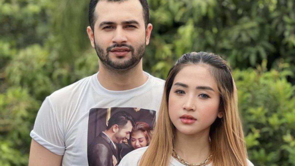 5 Potret Selebgram Venny Alberti, Ngaku Kena Penyakit Menular Seksual ...