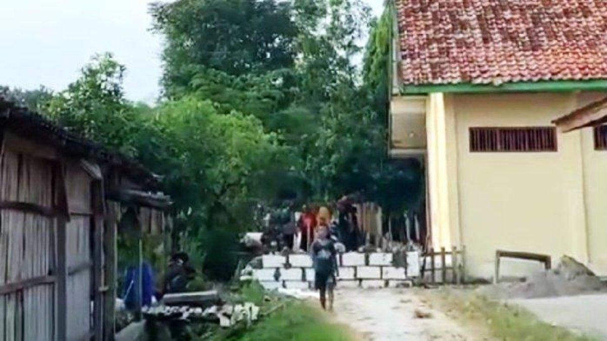 Viral Dua Kakek di Blora Jateng Ribut Saling Ejek Fisik, Warga Jadi ...