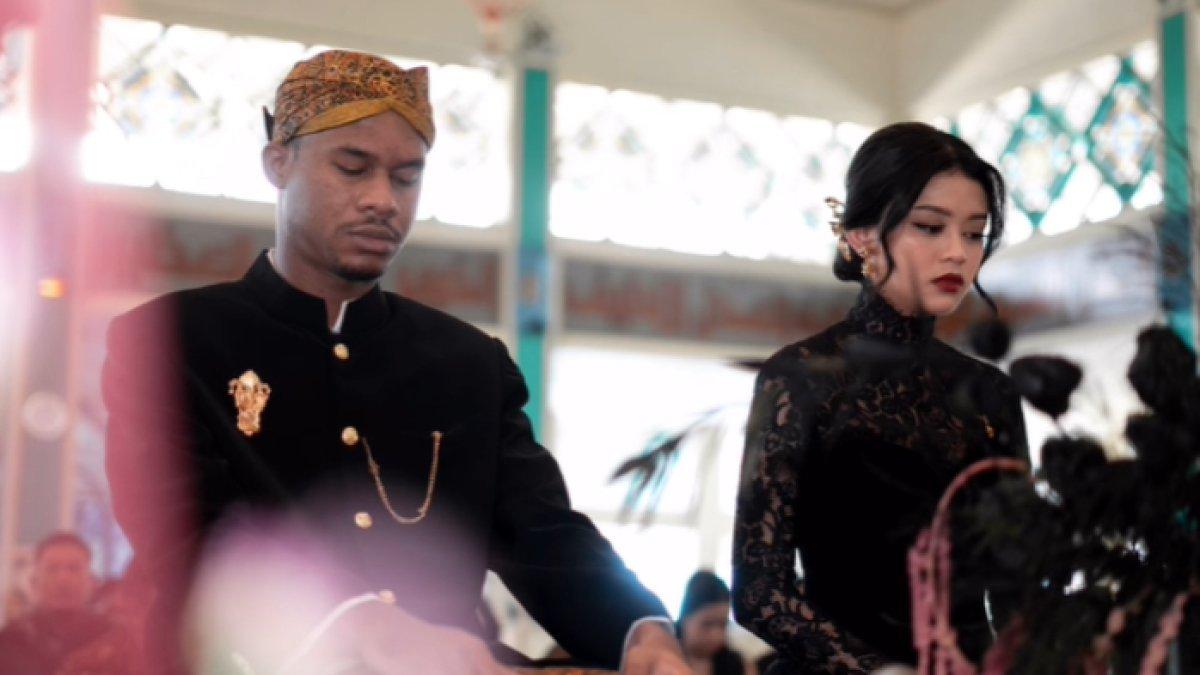 Pantas Berani Nikahi Yasmeen Bianda, Adewale Ajamu Mantu Andra Ramadhan ...
