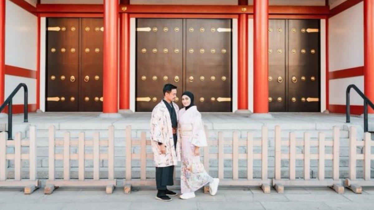 5 Potret Zumi Zola dan Putri Zulhas Honeymoon di Jepang, Pasutri Mesra ...