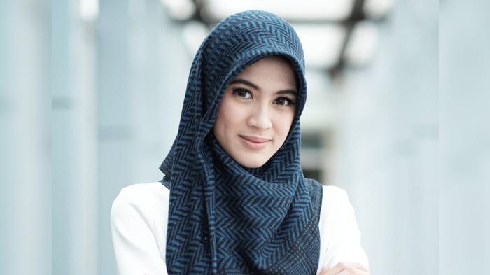 Fashion Alyssa Soebandono - Inilah 5 Gaya Modis Hijab Ala Istri Dude ...