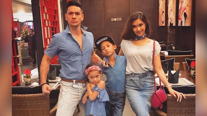 Begini Gaya Nana Mirdad dan Keluarga Rayakan Hari Kemerdekaan, Family ...