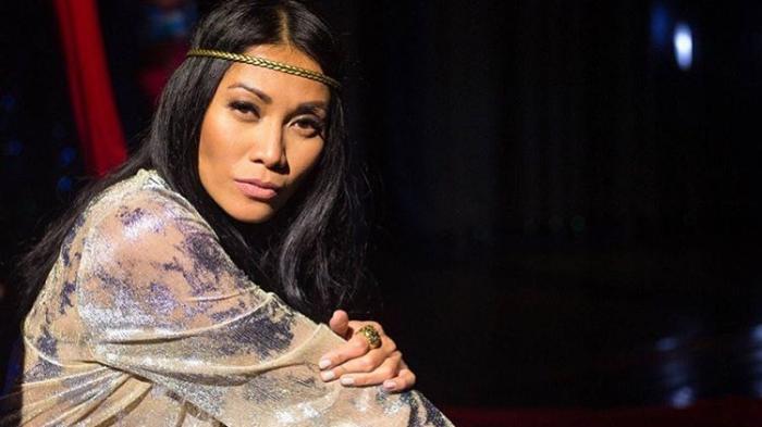 Anggun C Sasmi - 7 Fakta Keberanian Sang Diva Kritik Dugaan Pelanggaran HAM Lewat Medsos ...