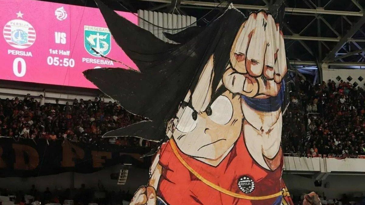 Hal Menarik di Laga Persija vs Persebaya: Goku dan Gohan Anime Dragon ...