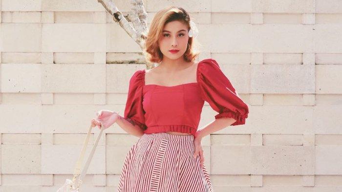 Profil dan Medsos Awkarin, Artis yang Memiliki Tato di Bagian Paha ...