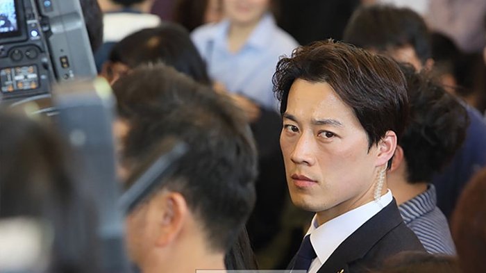 Wajah Rupawan Pengawal Presiden Korea Selatan yang Baru ini Bikin ...