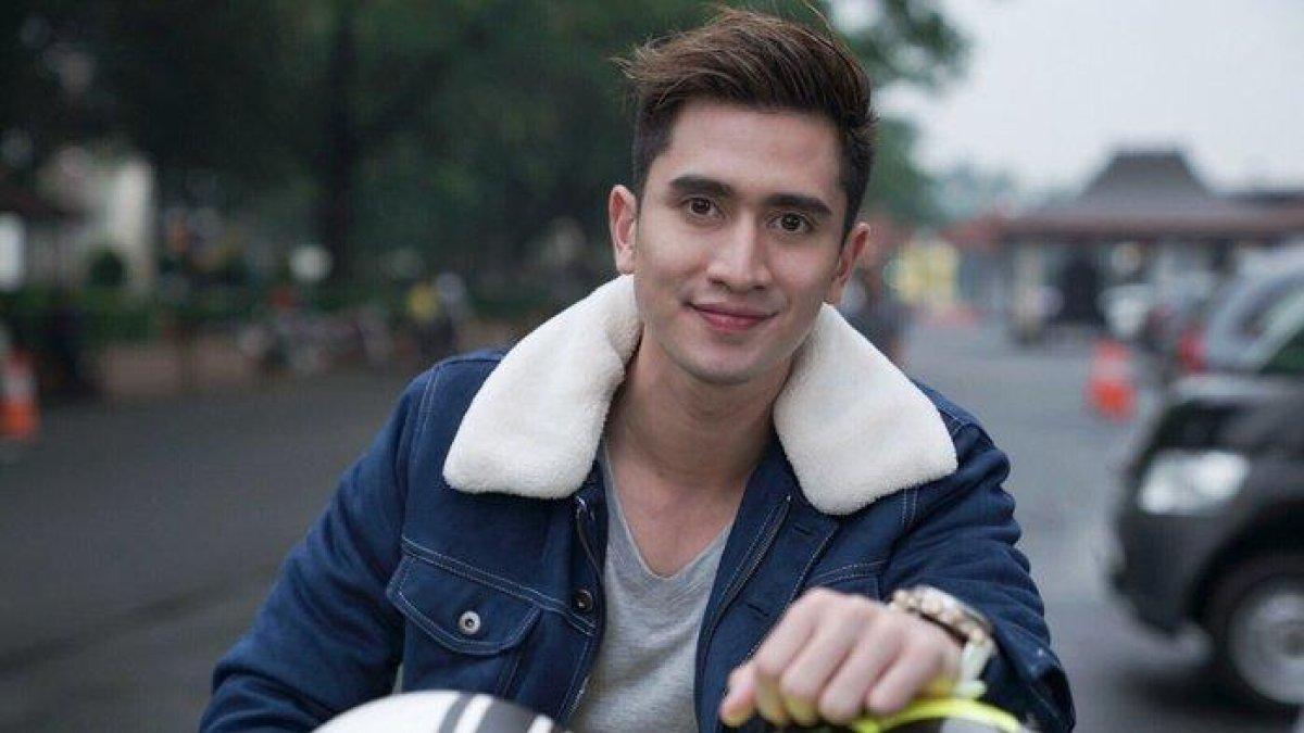 Profil dan Medsos Pria Penjual Pakaian Dalam, Bukan Dari Kalangan Biasa, Siapa? - TribunStyle.com