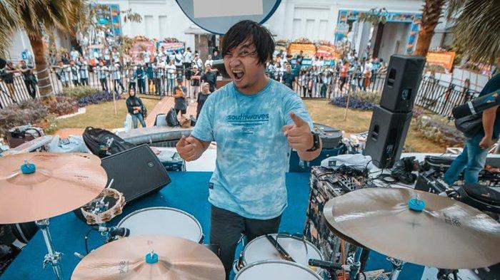 Profil Brian Eks Drummer Sheila On 7, Resmi Mundur Bulan April 2022, 16 ...