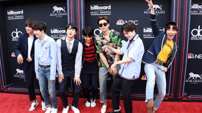 Catat Sejarah Baru, Ini Deretan Jejak Prestasi BTS di Billboard Chart ...