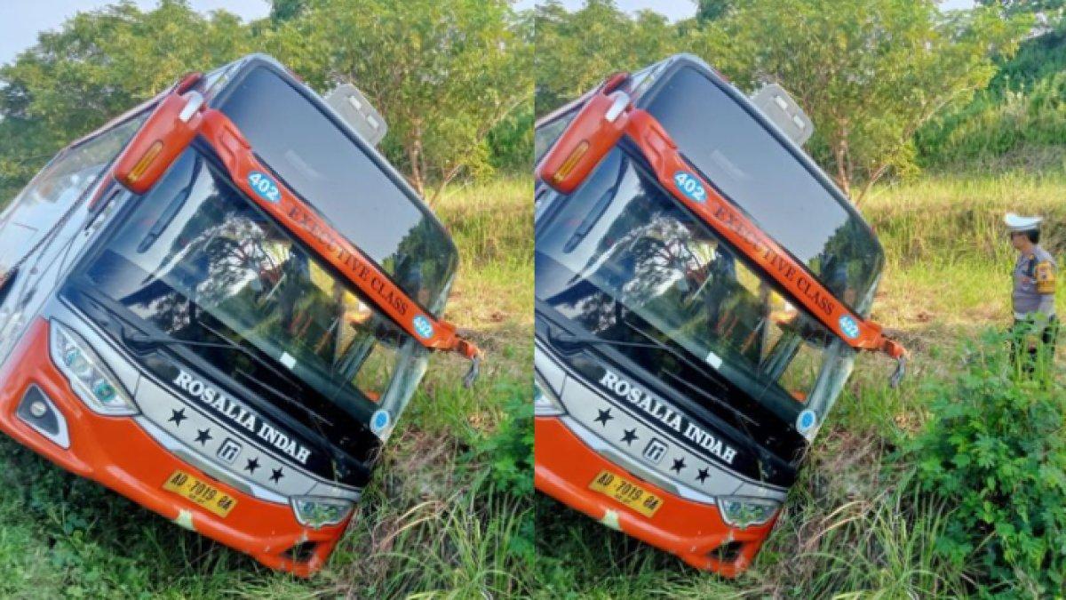 Innalillahi Bus Rosalia Indah Kecelakaan di Tol Batang, Diduga Sopir Mengantuk: 7 Orang ...