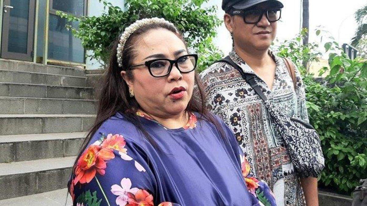CERITA Pilu Nunung Melihat Suaminya Menangis saat Nemani Potong Rambut ...