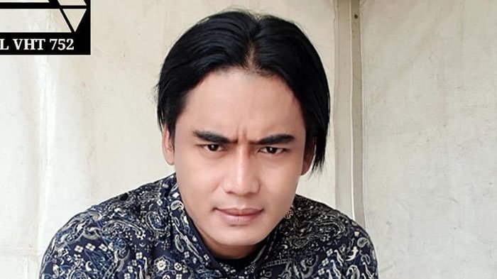 Beredar Foto Ijazah dengan Foto Charly Van Houten, Nama yang Tertera ...