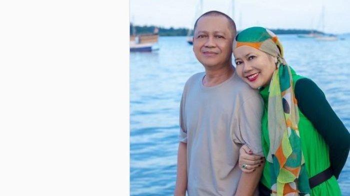 7 Potret Harmonis Rumah Tangga Dewi Yull dan Srikaton, Sudah 16 Tahun ...