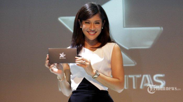Dian Sastro Oscar Lawalata - Walau Beda Kelamin, Artis dan Desainer Ini ...
