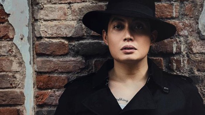 Jarang Terekspos, Akhirnya Edric Tjandra Tampil Mesra Dengan Kekasih ...