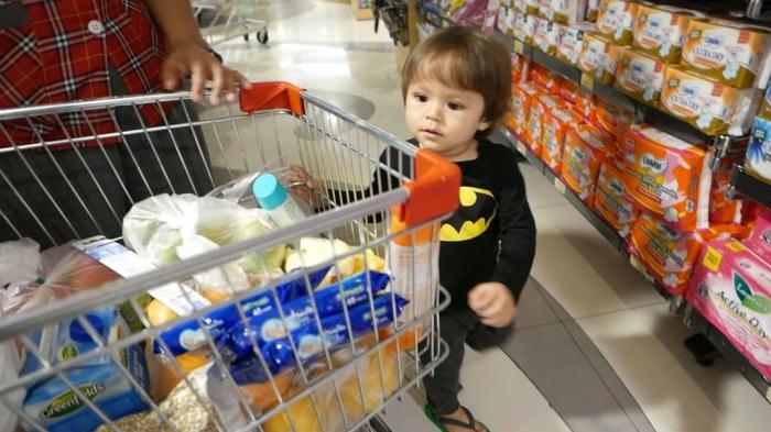 El Barrack Belanja - Masih Bayi 2 Tahun Sudah Pandai Urus Keperluan ...