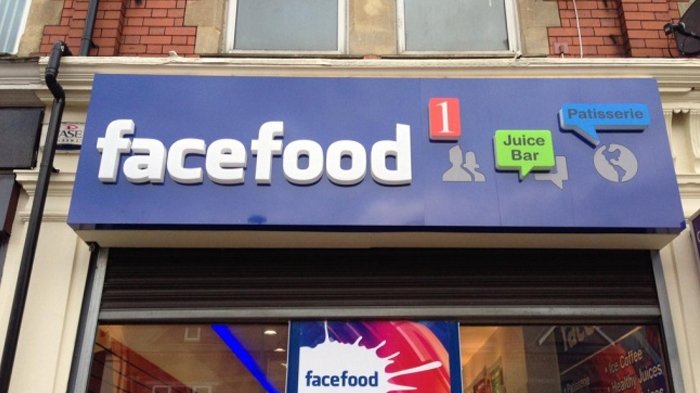 Ngakak! 8 Produk Bajakan Paling Kocak, Ada Sepatu Merek iPhone sampai ...