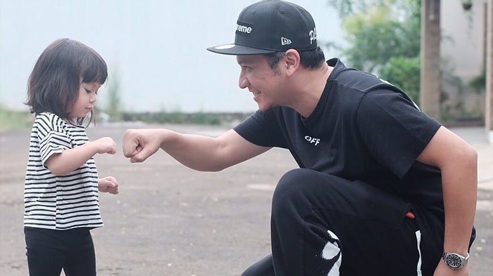 Gading Marten Pamer Anak Gadisnya yang Punya Mata Indah Ini ...