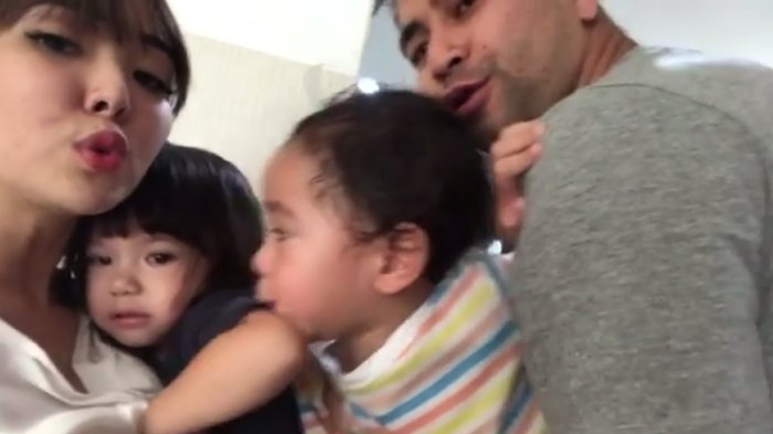 Tak Berhasil Cium Gempi, Rafathar Akhirnya Bisa Cium Wanita Ini ...