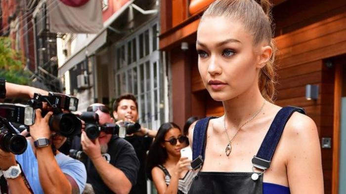 Tiba-tiba Dipeluk Pria Tak Dikenal di Jalan, Tak Disangka Gigi Hadid ... Tiba-tiba Dipeluk Pria Tak Dikenal di Jalan, Tak Disangka Gigi Hadid ...