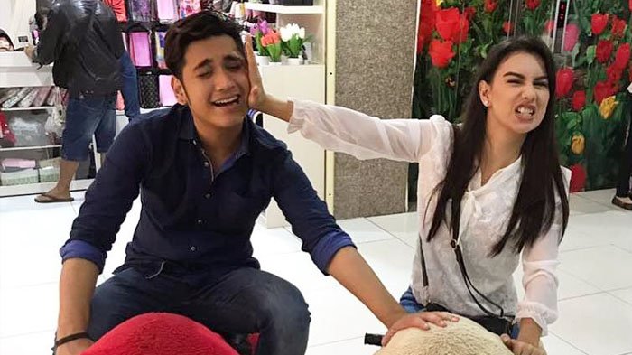 Panas! Iris Bella Lakukan Photoshot Mesra, Netizen Fokus ke Arah ...