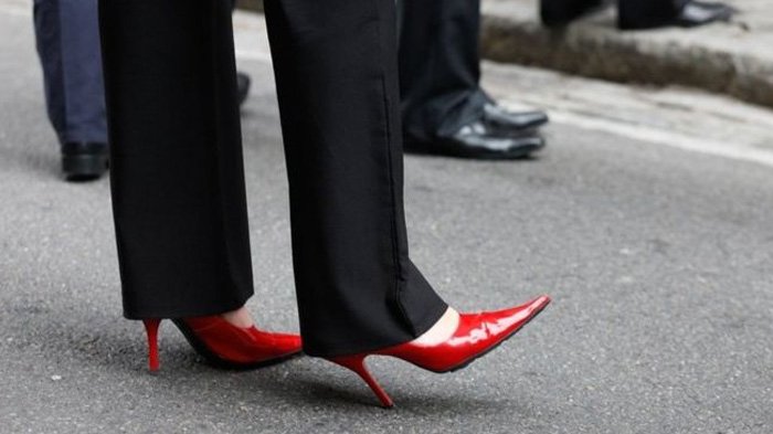 Negara Ini Larang Wanita Untuk Pakai High Heels Saat di Kantor, Apa ...