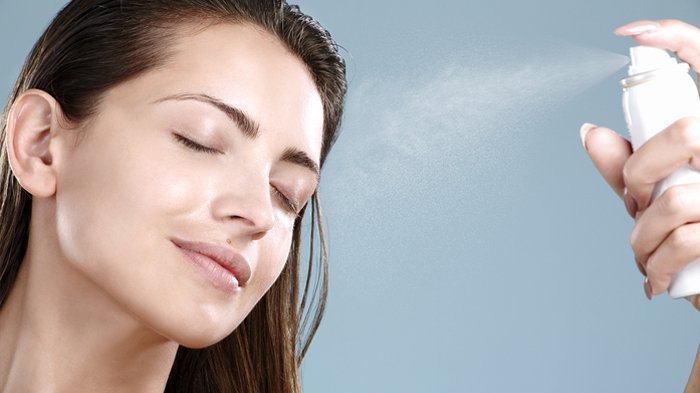 Ingin Makeup Tahan Lama? Semprotkan Setting Spray Buatan Sendiri Ini ...