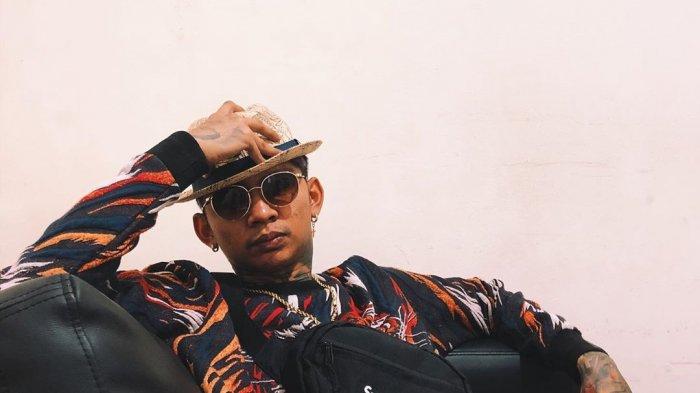 Benarkah Young Lex Plagiat Video Klip Lay EXO? Simak Faktanya: Trending ...