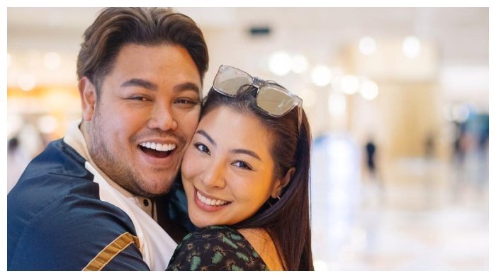 Kembali Unggah Foto Bersama Faye Malisorn, Ivan Gunawan Tulis Caption ...