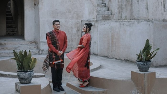 Kenal Lebih Dekat Pakaian Adat Kahiyang Ayu & Bobby Nasution Pada Pesta ... Kenal Lebih Dekat Pakaian Adat Kahiyang Ayu & Bobby Nasution Pada Pesta ...