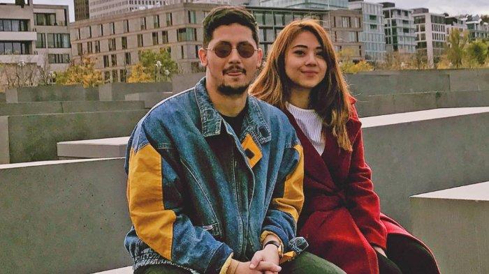 Masih Ingat Keenan Pearce Kakak Pevita Pearce? Jadi Hot Daddy Anak 2, Makin Mesra dengan Istri ...