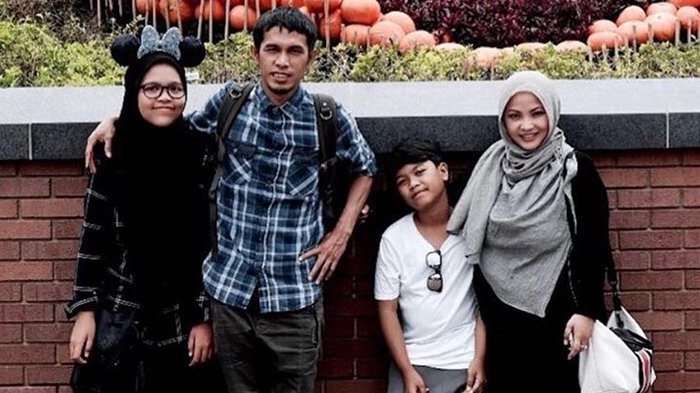 Instagram Loekman Hakim - Istri dan Anak-anak Gitaris Noah Beri Kejutan ...