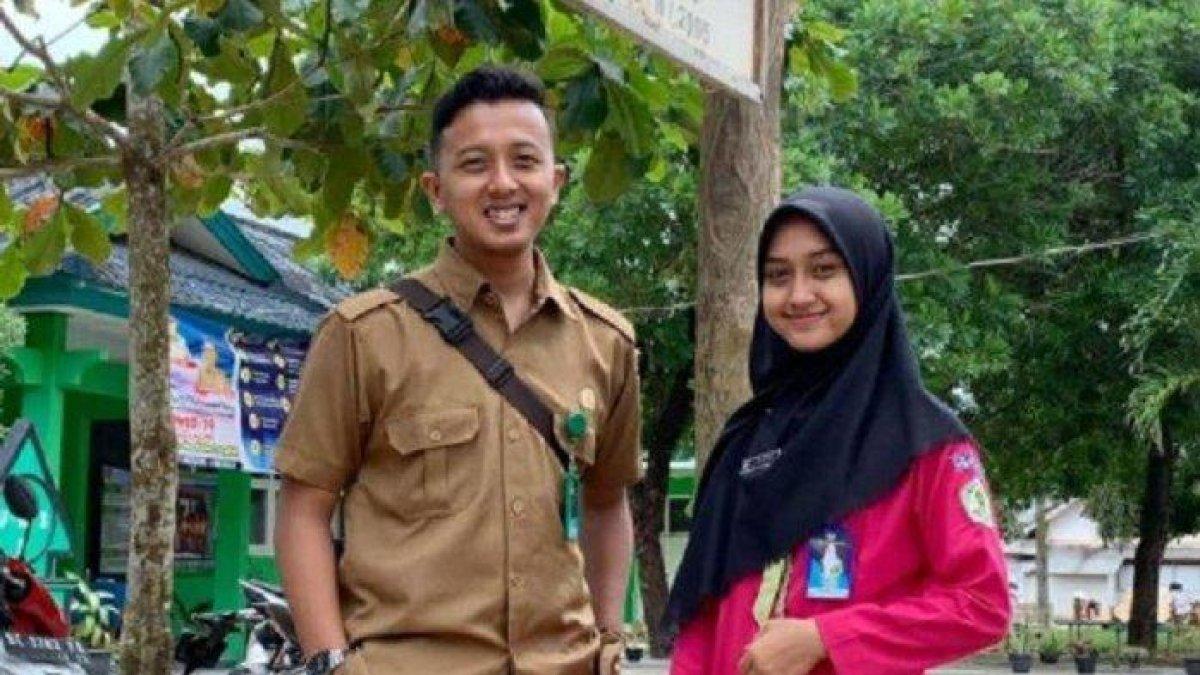 SOSOK Dila Santika, Murid yang Dinikahi Kepsek Muda di Lampung, Saling ... SOSOK Dila Santika, Murid yang Dinikahi Kepsek Muda di Lampung, Saling ...