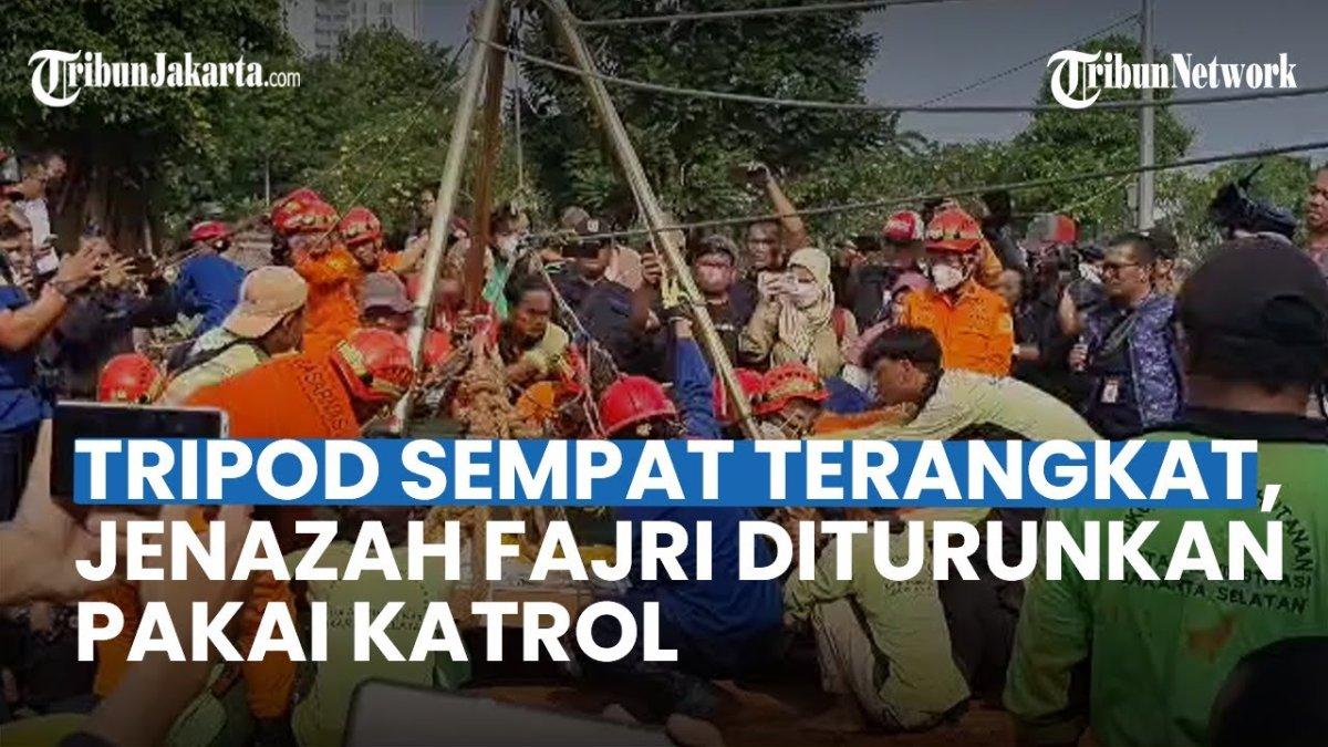 PENAMPAKAN Liang Lahat Fajri Pria Obesitas 300 Kg, Damkar dan Relawan ...