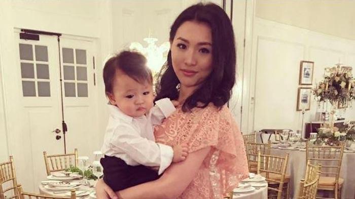 Foto-foto Cantiknya Made Sandy Salihin, Kembaran Almarhumah Mirna 'Kopi ...