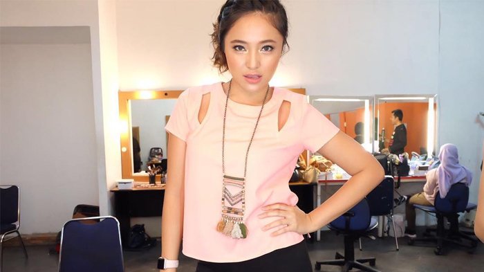 Dikritik Karena Pakai Baju Seksi dan Bagian Ini Menonjol, Desainer ...