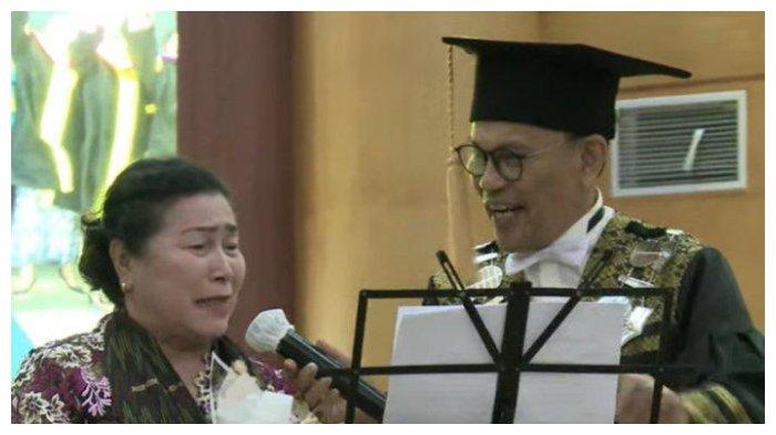 Profil Maximus Gorky Sumbiring, Profesor yang Nyanyikan Lagu Anakku Na ...