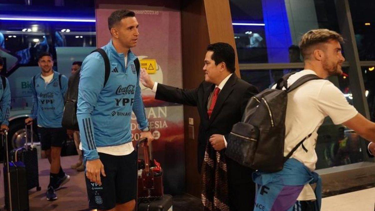 MOMEN Timnas Argentina Tiba di Tanah Air Tanpa Lionel Messi, Aman ... MOMEN Timnas Argentina Tiba di Tanah Air Tanpa Lionel Messi, Aman ...
