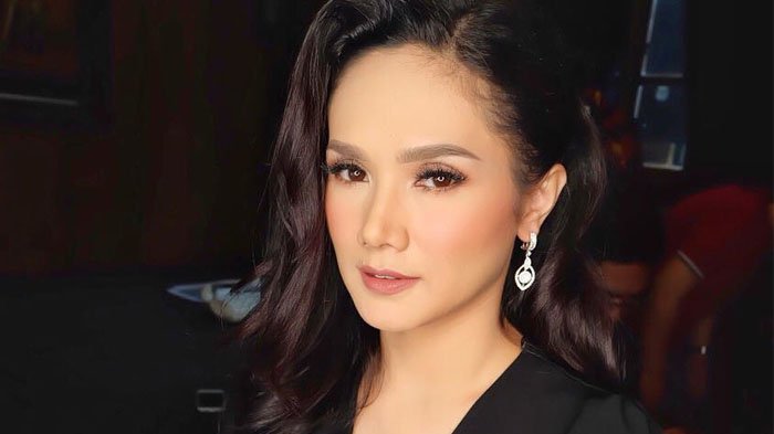 Mulan Jameela Berfoto Cantik, Malah Dikira Dua Penyanyi Internasional ...