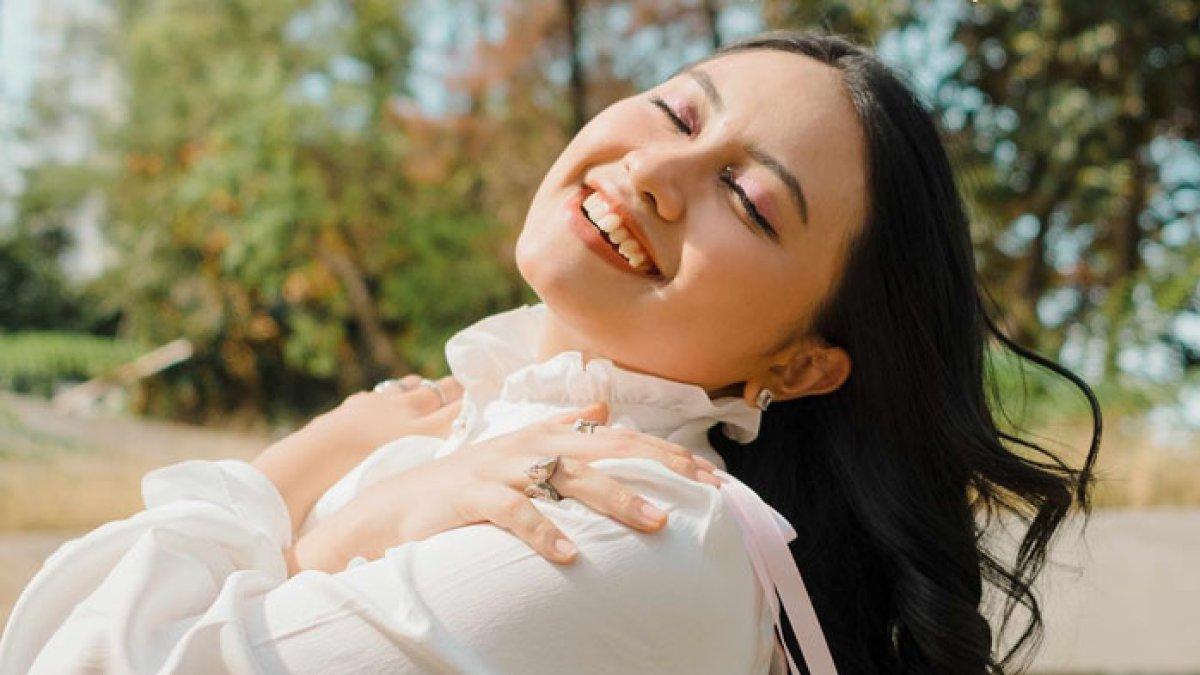 Rilis Single Kesimpulan Semua karena Cinta, Mutiara Azka Curhat soal ...