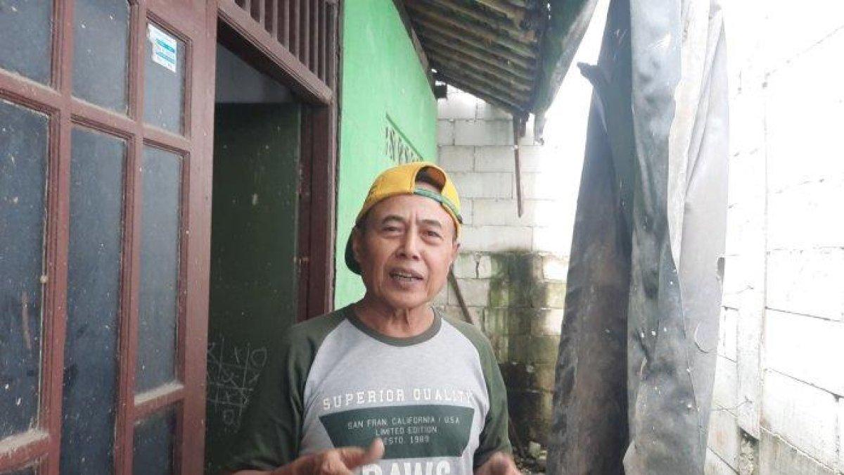 BECEK & Kotor! Pilu Kakek di Bekasi Harus Lewat Got Agar Bisa Masuk ke ...
