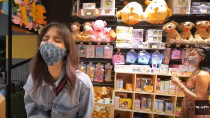 Nia Ramadhani Masuk Timezone Beli Hadiah Anak, Theresa Sontak Bingung ...