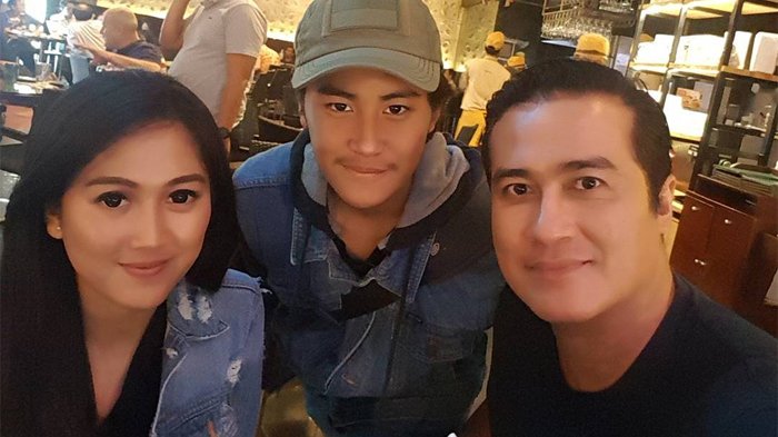 Terpaut Usia yang Jauh, Begini Potret Kebersamaan Novita Petria dan ...